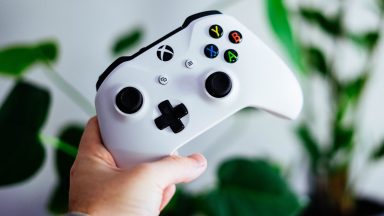 A disc-less Xbox One S is coming in May - GEEKSPIN
