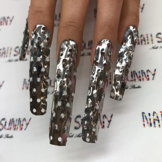 The creepiest nail art you’ll ever see - GEEKSPIN