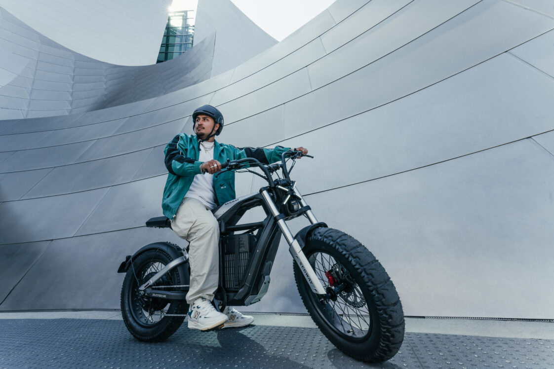 Segway Introduces Two e-Bikes for Urban Commuting