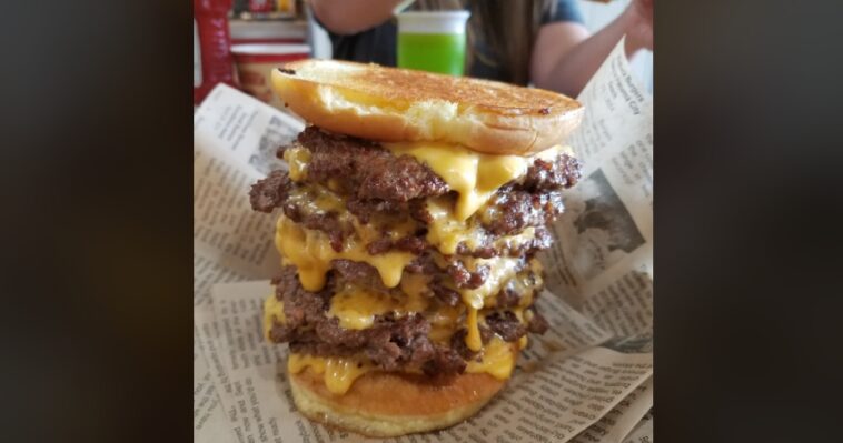 The 10 Highest-Calorie Fast Food Burgers, Ranked - GEEKSPIN