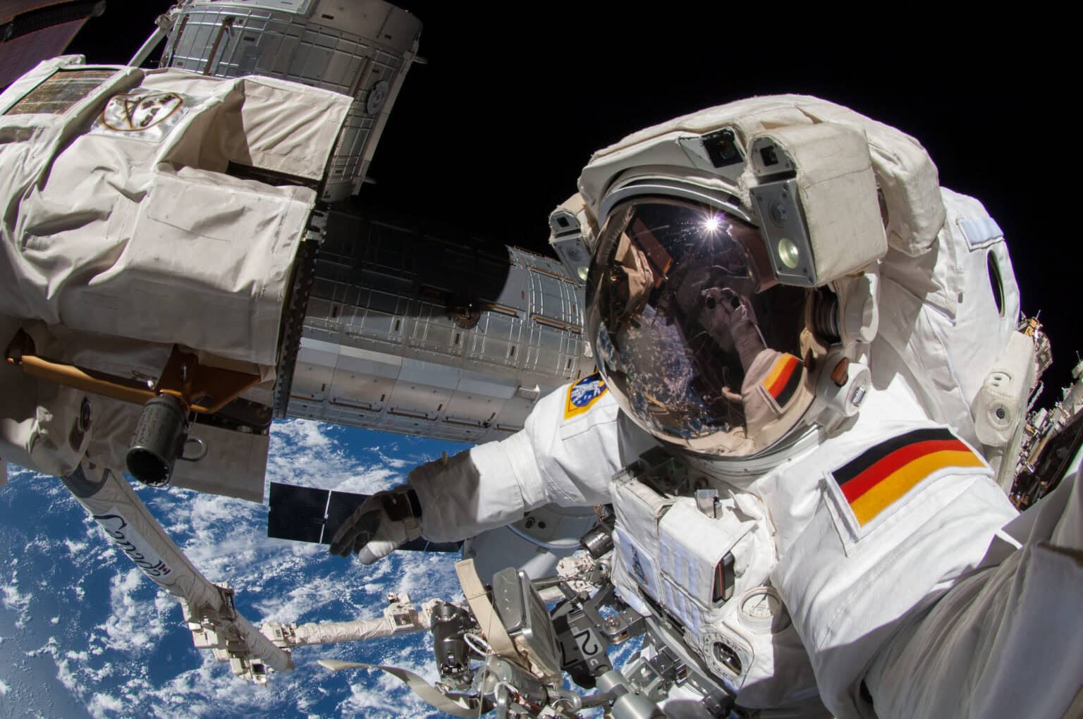 NASA scientists warn of major risks for human birth in space